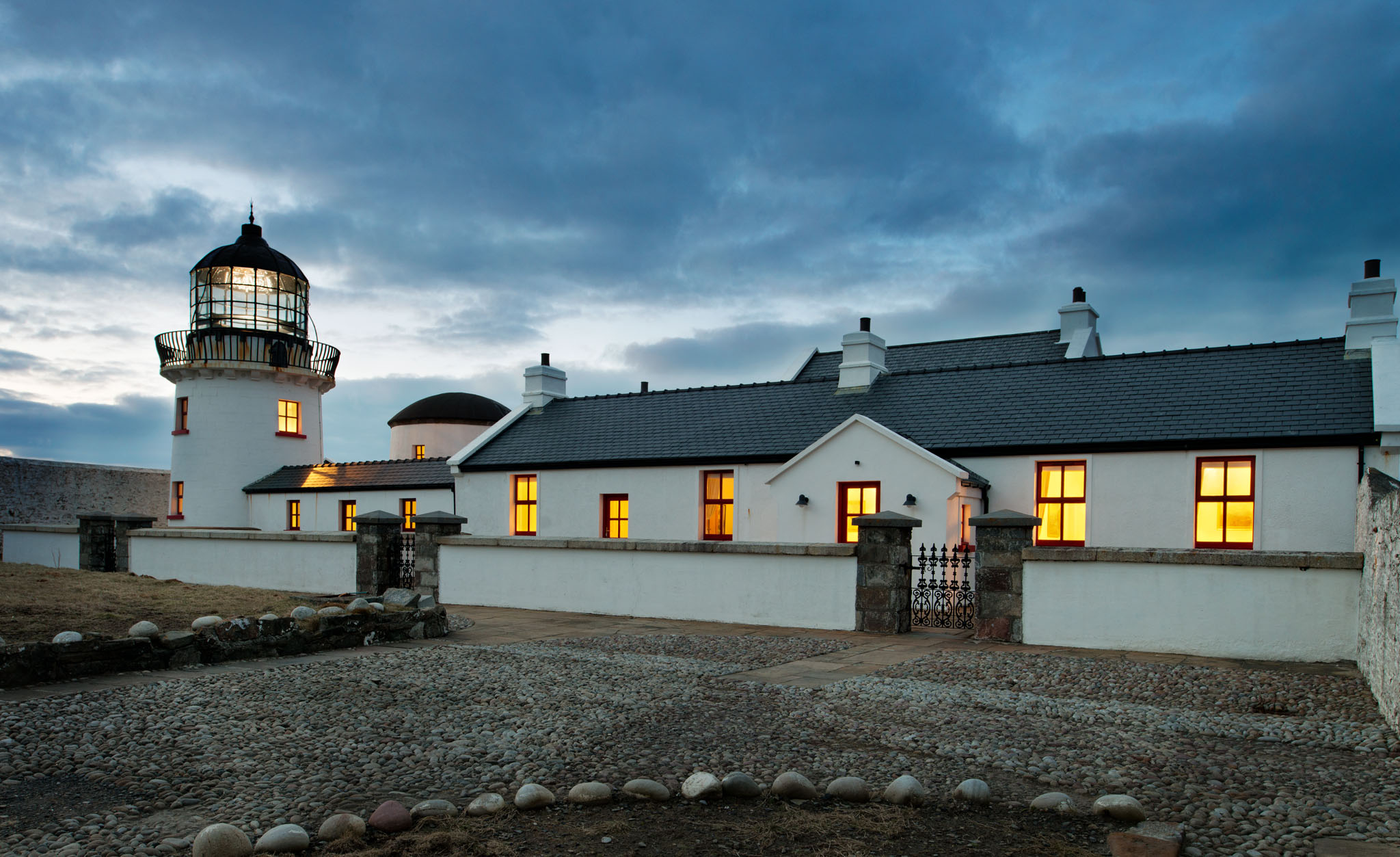Clare Island Lighthouse / Irland | Dinnerscout